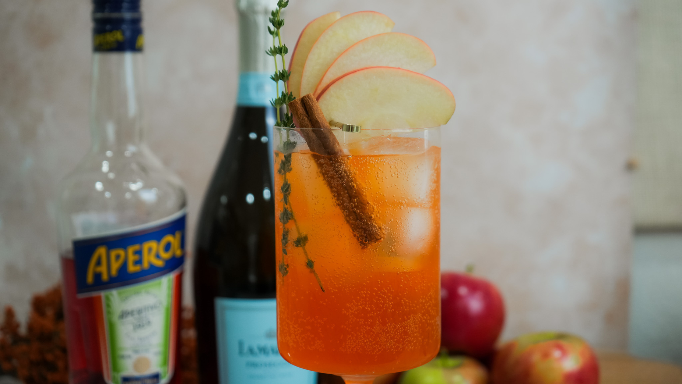 Apple-rol Spritz Cocktail Recipe – The Good Pour